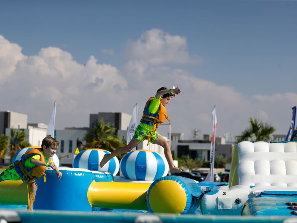 "تحدي دبي للياقة" يقدم مئات الحصص الرياضية لمختلف الأعمار.. مجانًا ...